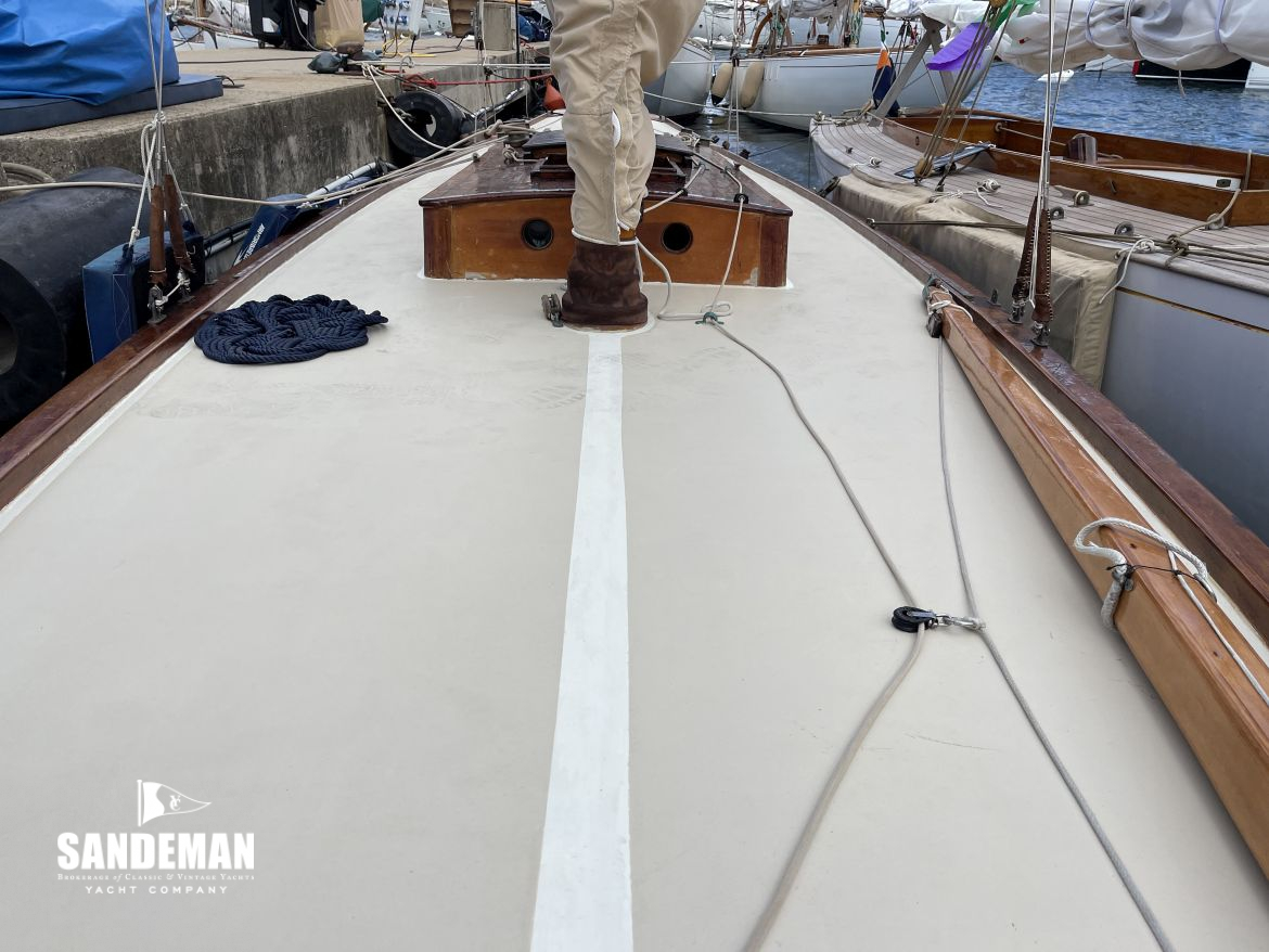 Edson B. Schock 38 ft Universal Rule R-Class Sloop 1923/2010 - Sandeman ...