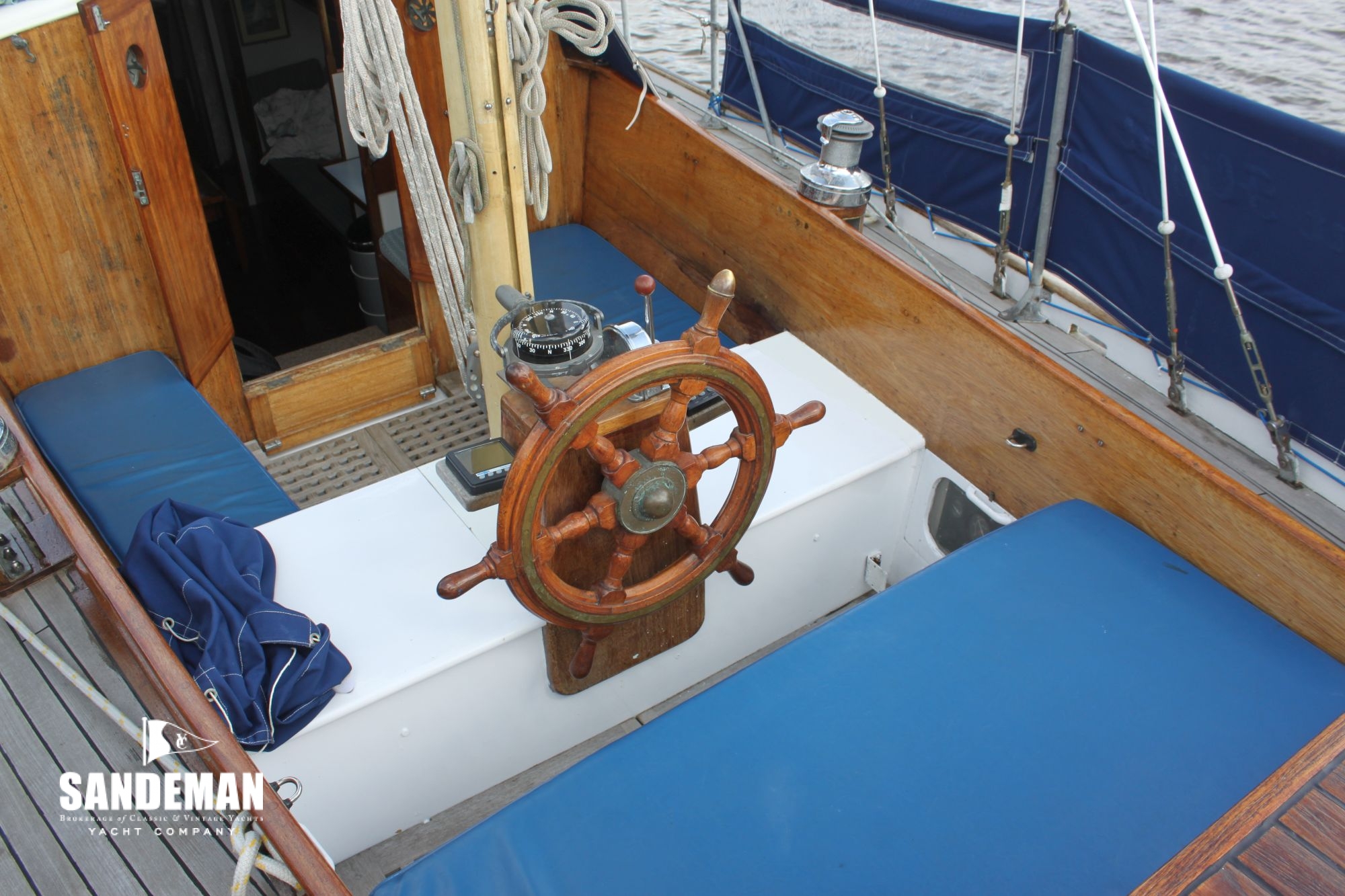 40 ft Kim Holman Ketch - Sandeman Yacht Company